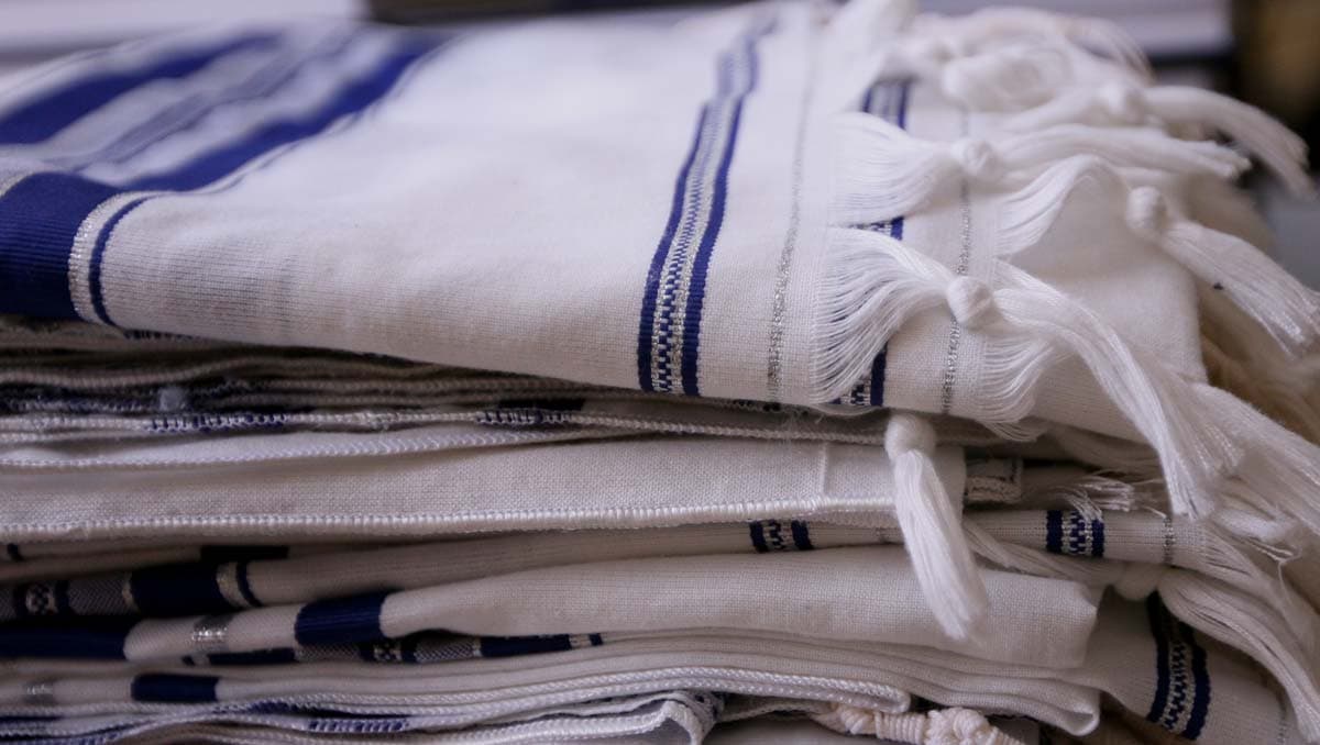 The Tallit and Tzitzit: Their Biblical Symbolism and Significance ...